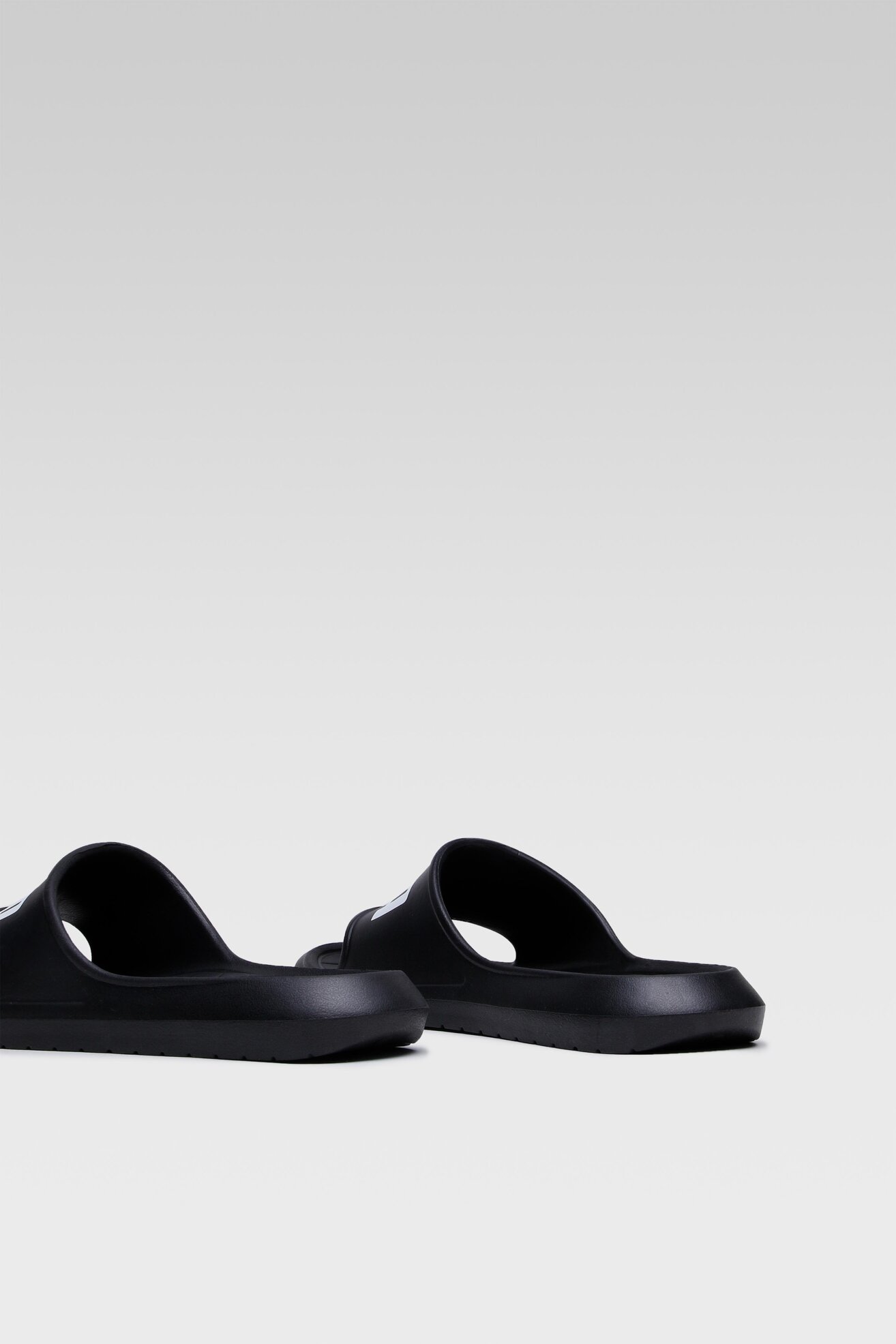 Klapki basenowe Puma DIVECAT V2 LITE 37482301 Czarny - CCC.eu