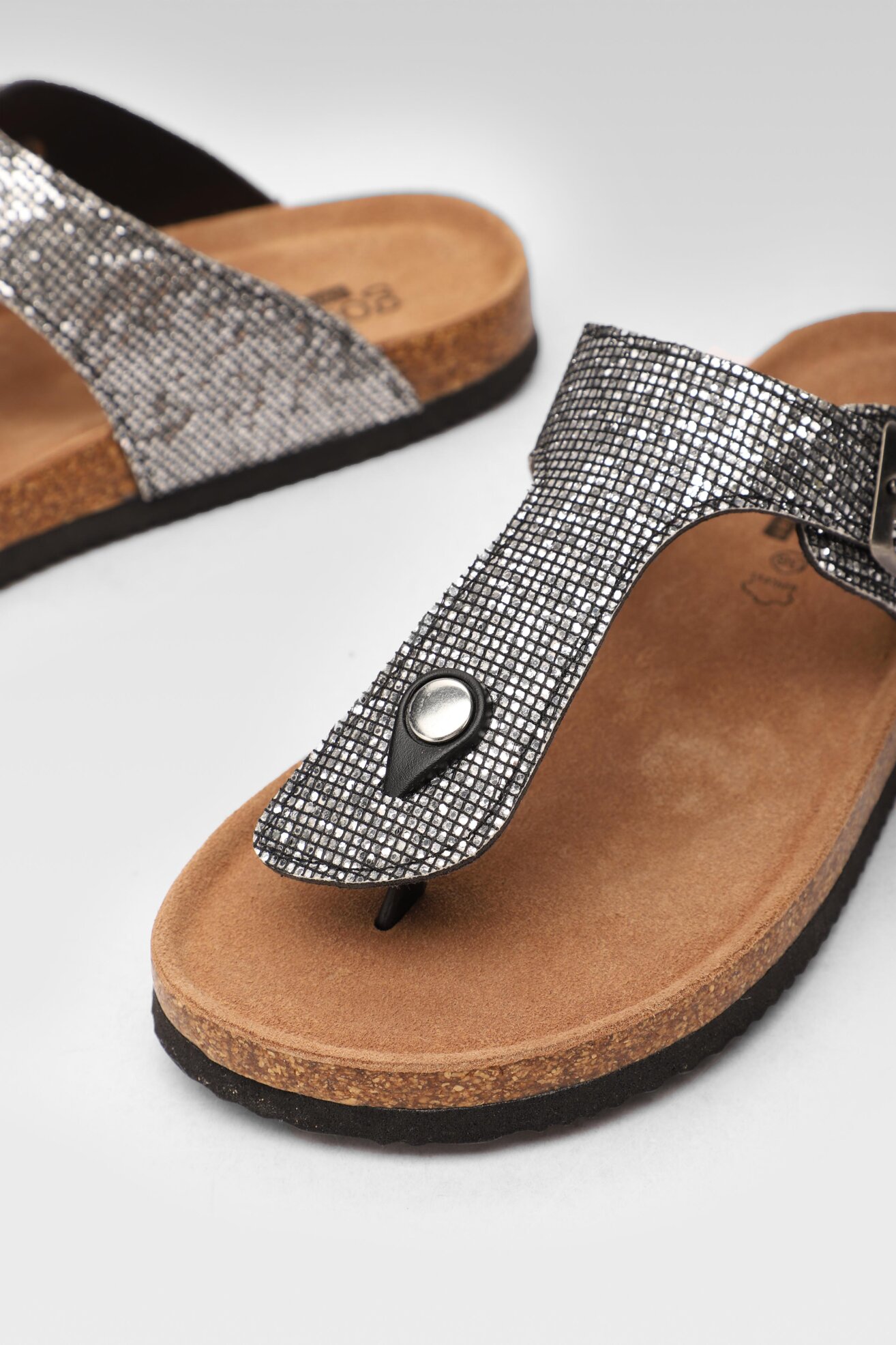 Klapki Go Soft AGK20708 Srebrny - CCC.eu