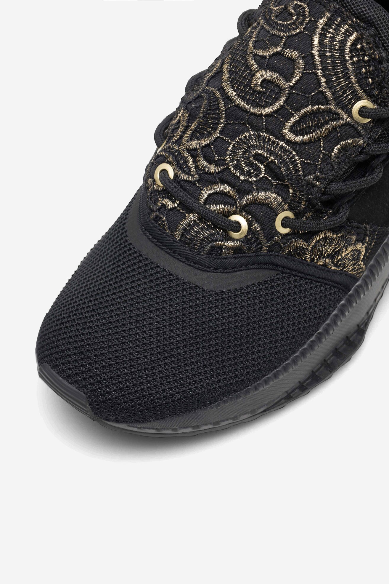 Спортни обувки Puma 367281-01 ЧЕРЕН - ccc.eu/bg