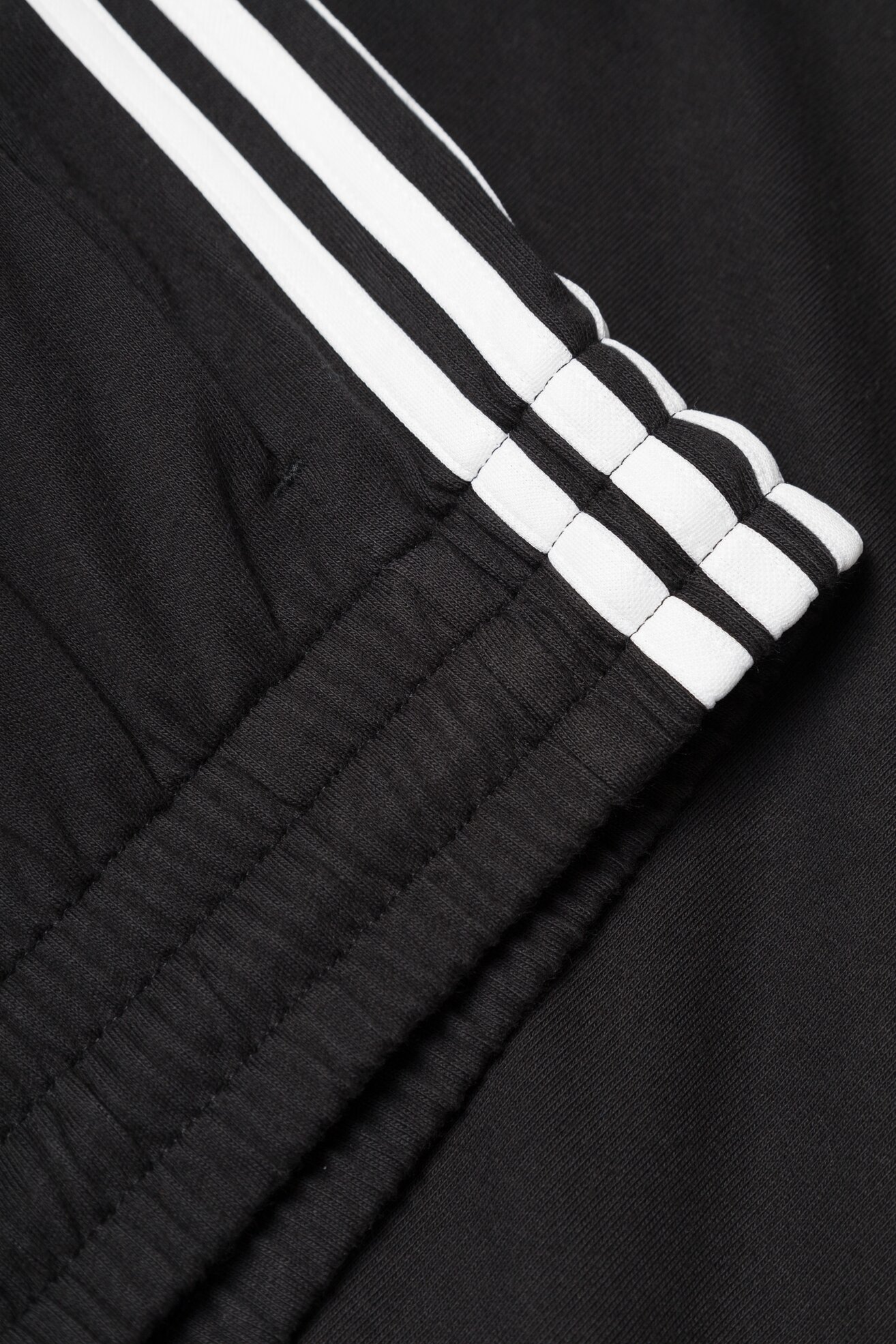 Къси панталони adidas IC9378 ЧЕРЕН - ccc.eu/bg