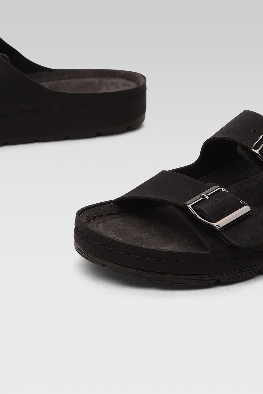 Klapki Go Soft WS121-01 Czarny - CCC.eu