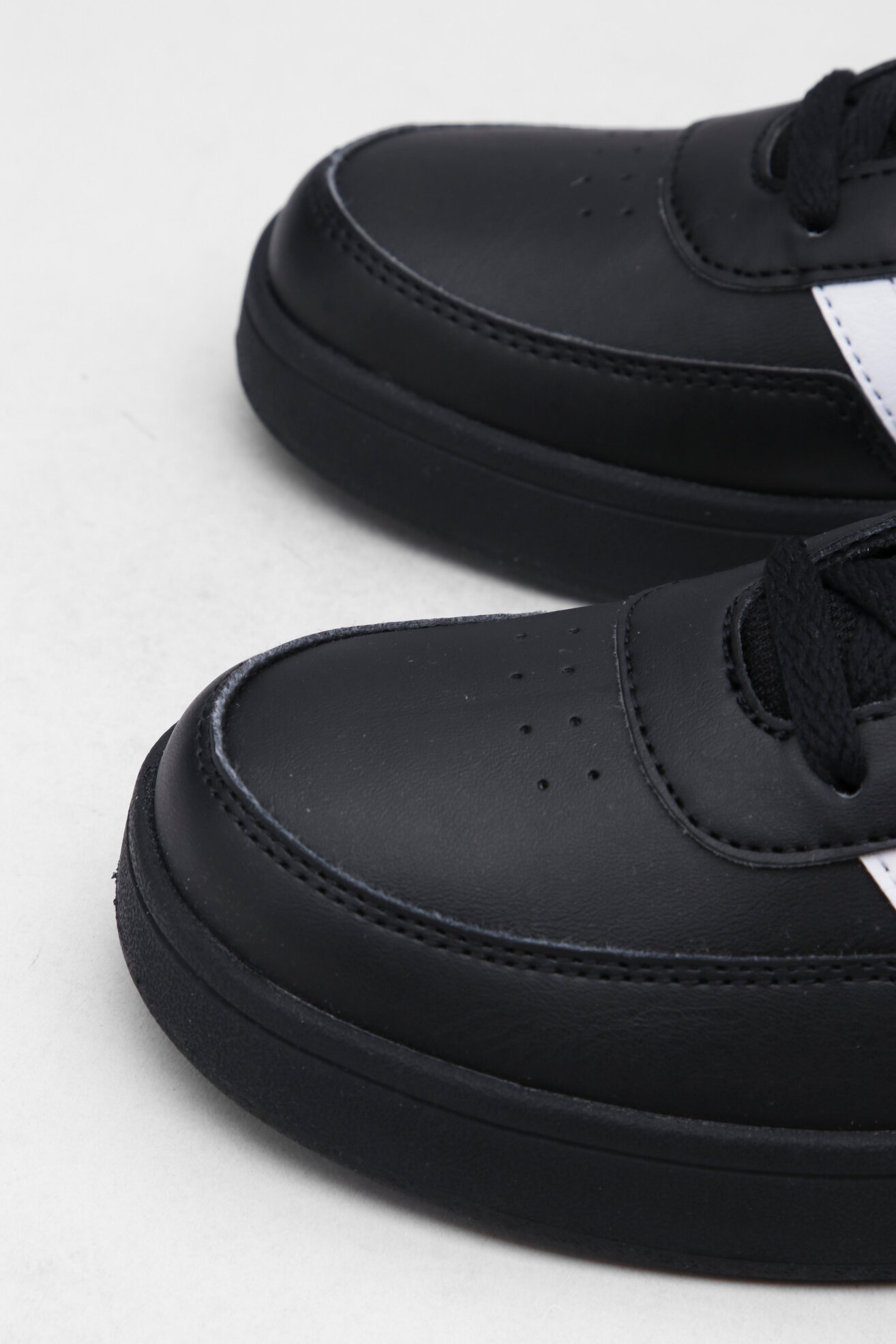 Obuwie sportowe adidas BREAKNET 2.0 K HP8961 Czarny - CCC.eu