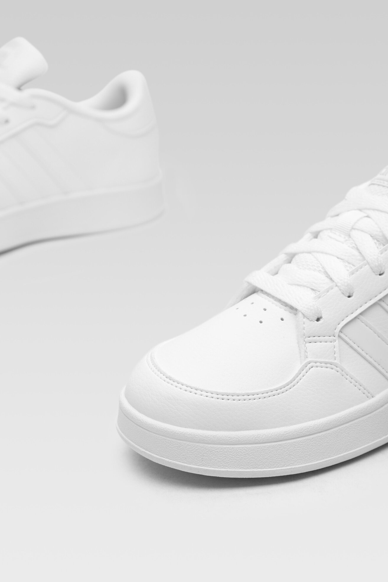 Obuwie sportowe adidas BREAKNET K FY9504 Biały - CCC.eu