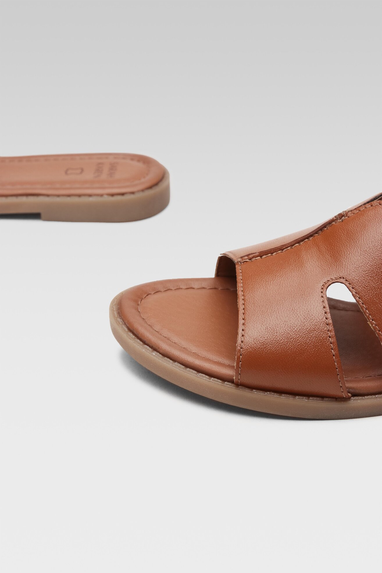 Klapki Sarah Karen WI23-NEW ROSY-02 Camel - CCC.eu