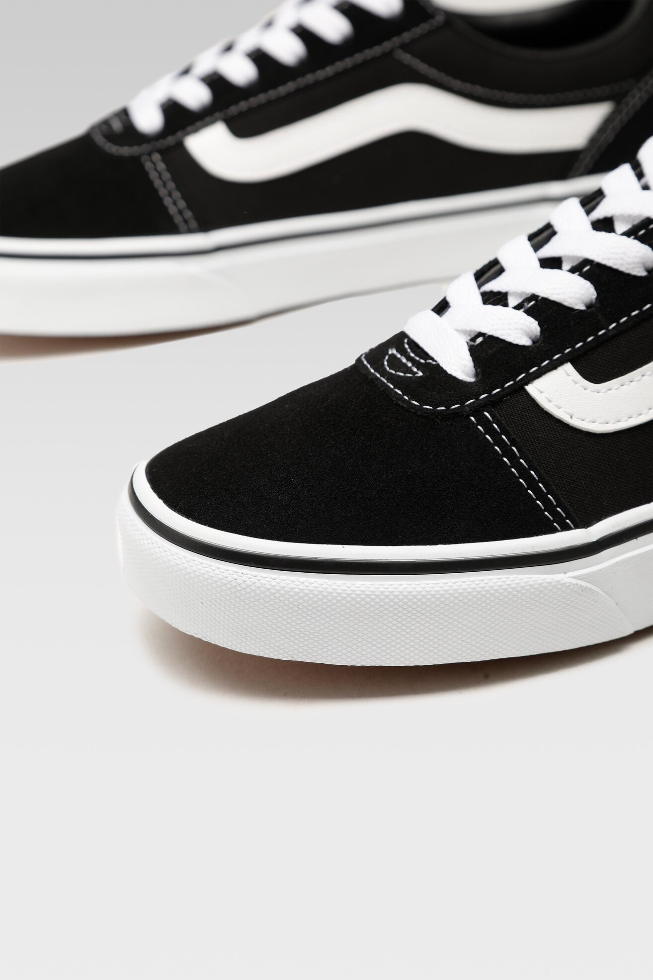 Trampki Vans WARD VN0A3IUNIJU1 Czarny - CCC.eu