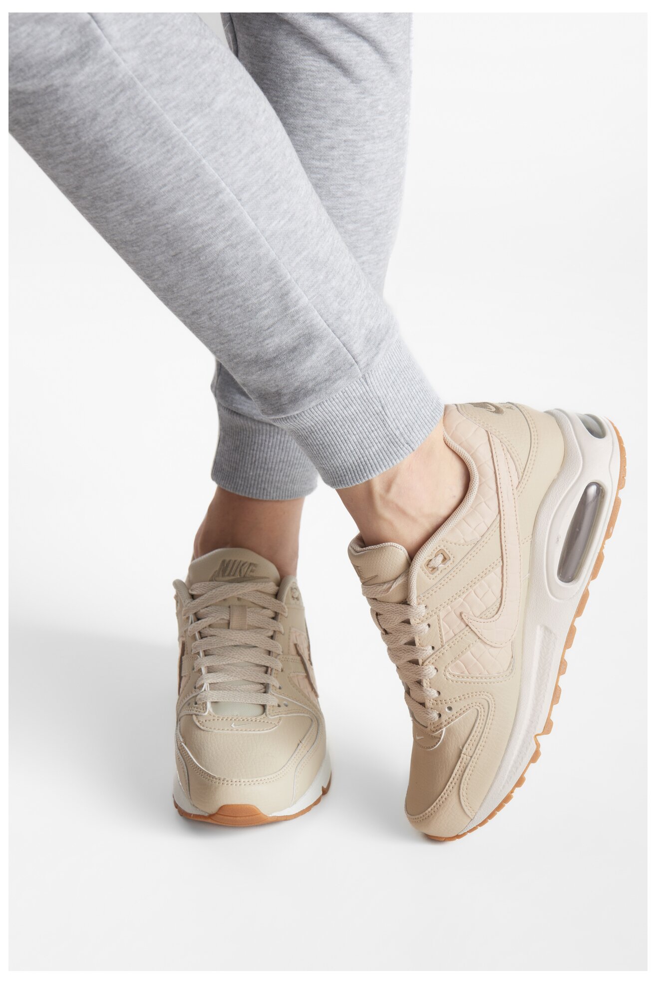 Sportovní obuv Nike 718896-100 SVĚTLE BÉŽOVÁ - ccc.eu/cz