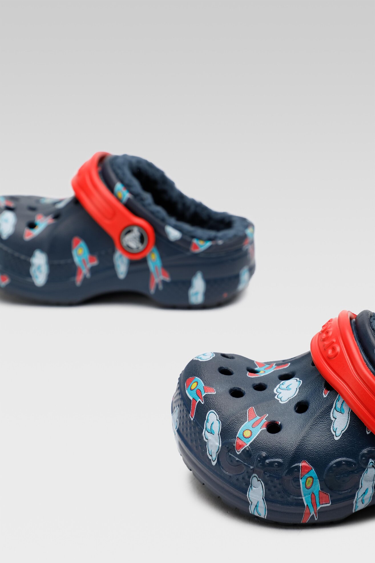 Klapki basenowe Crocs BAYA LINED PRINTED CLOG T 207653-4BA Granatowy - CCC.eu