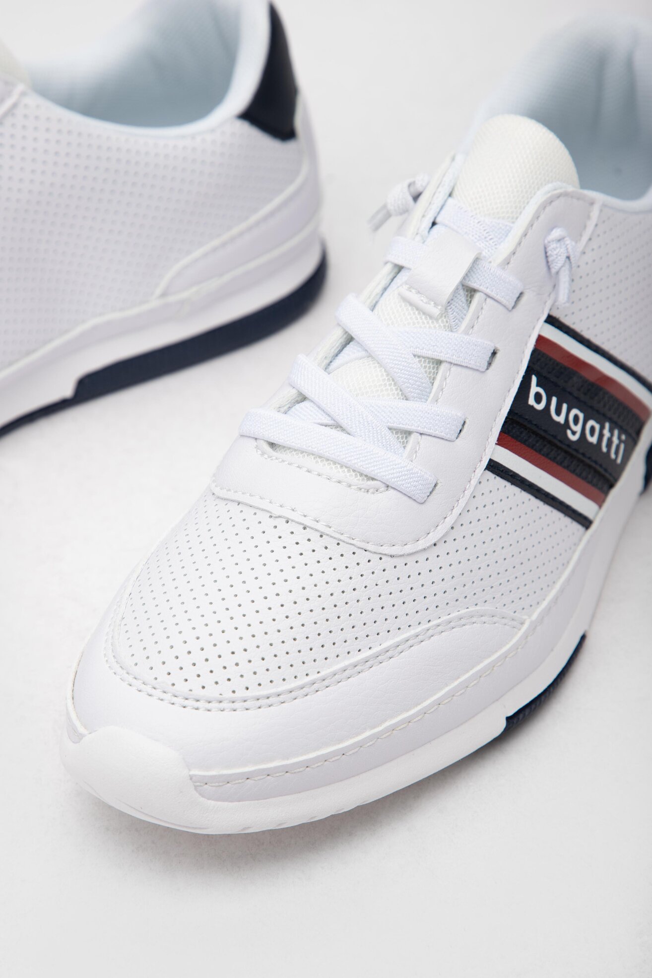 Półbuty Bugatti 325-86705-5000-2000 Biały - CCC.eu
