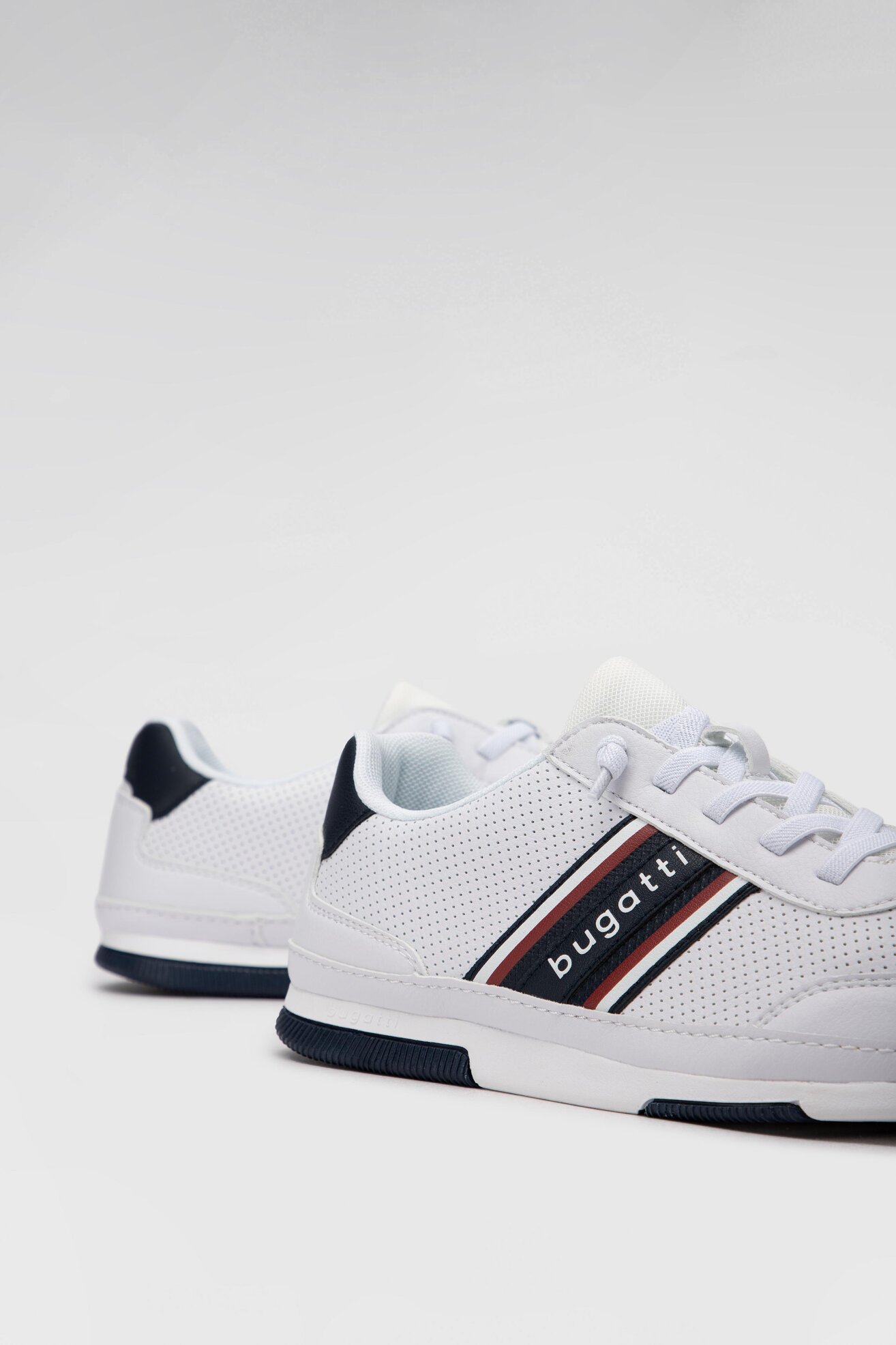 Półbuty Bugatti 325-86705-5000-2000 Biały - CCC.eu