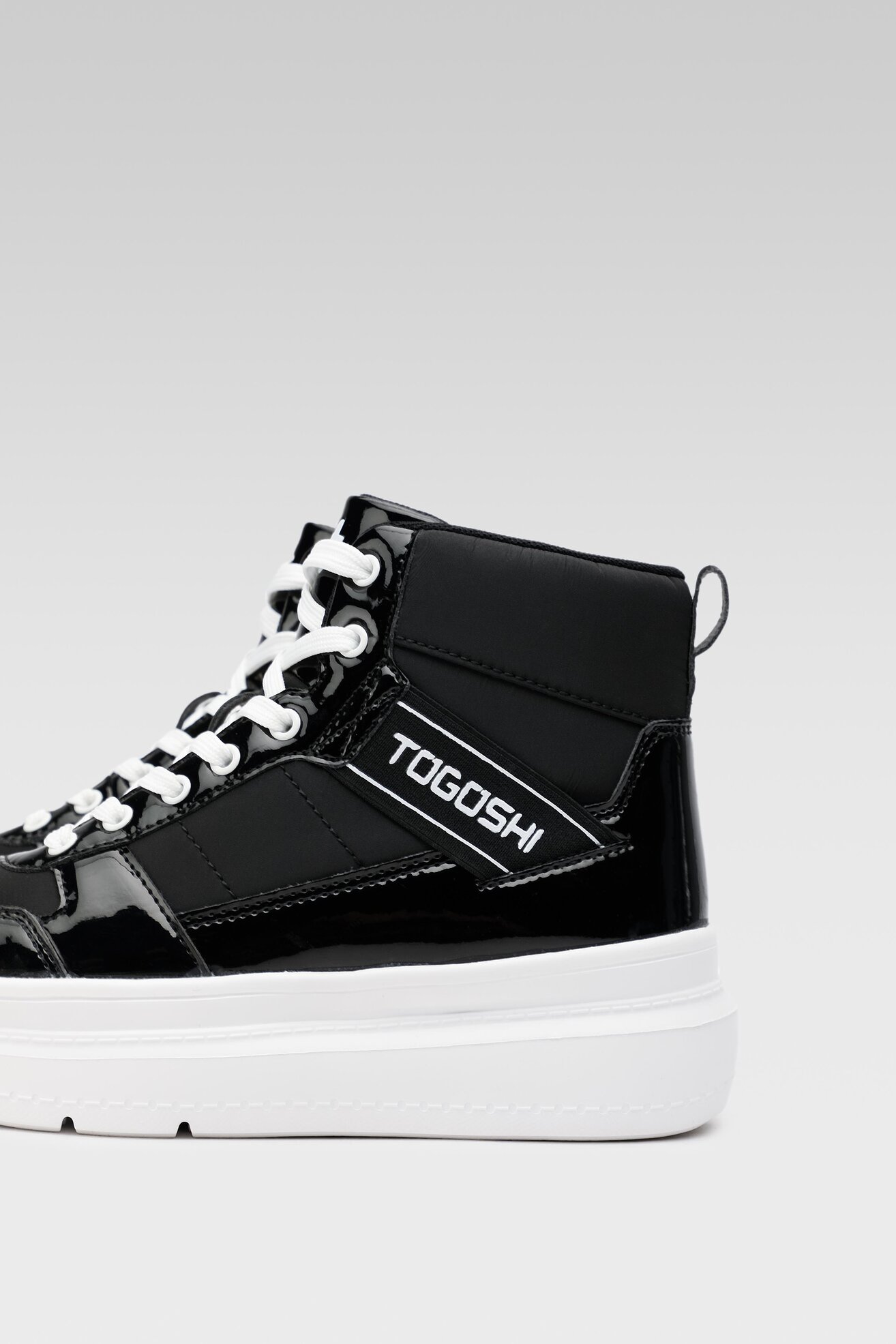 Спортни обувки Togoshi WP-FW22-T041 ЧЕРЕН - ccc.eu/bg